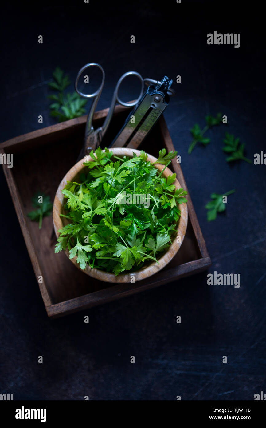 Fresh parsley leaves in a wooden bowl shot from above Stock Photo - Alamy