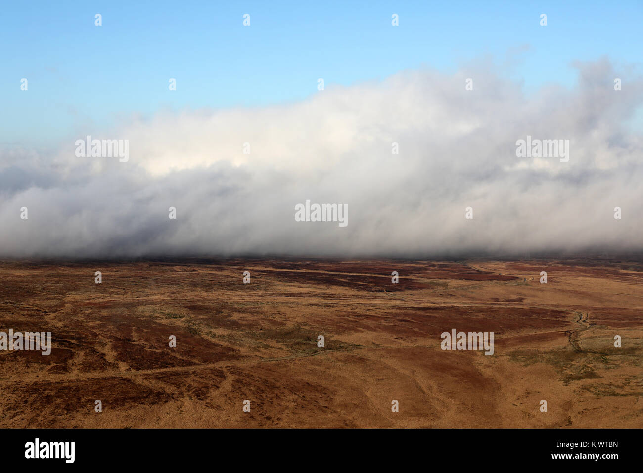 Mist and low cloud hi-res stock photography and images - Alamy