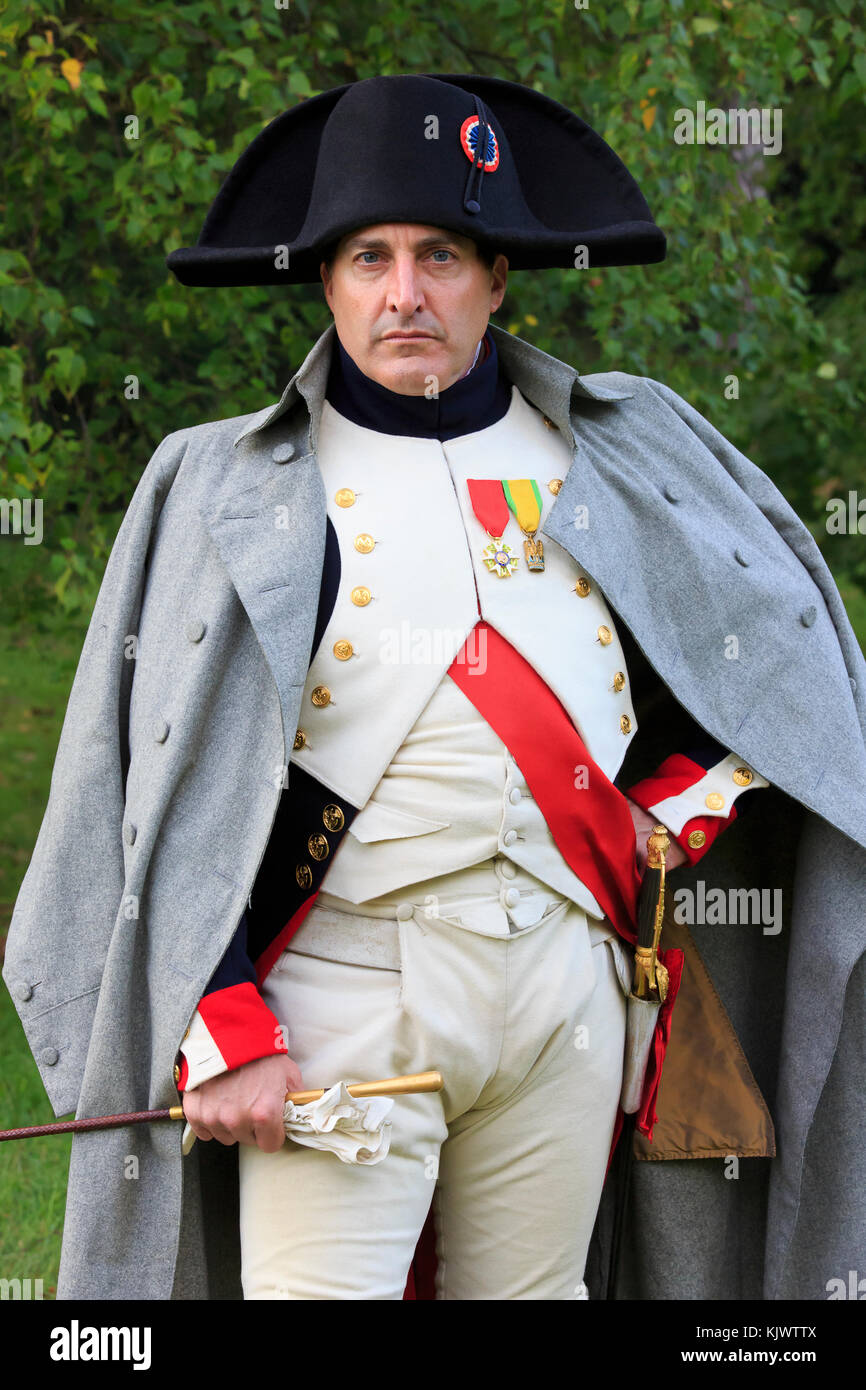 Napoleon bonaparte portrait hat hi-res stock photography and images - Alamy