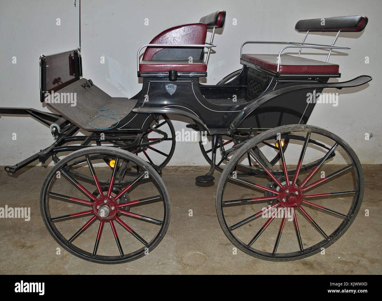Vintage old style chariot in barn Stock Photo - Alamy