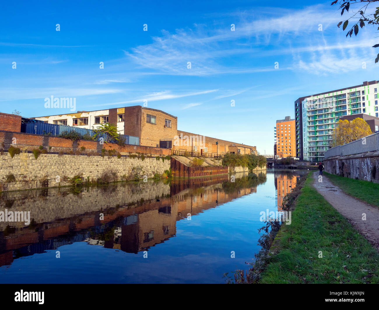 Limehouse cut canal - London, England Stock Photo - Alamy