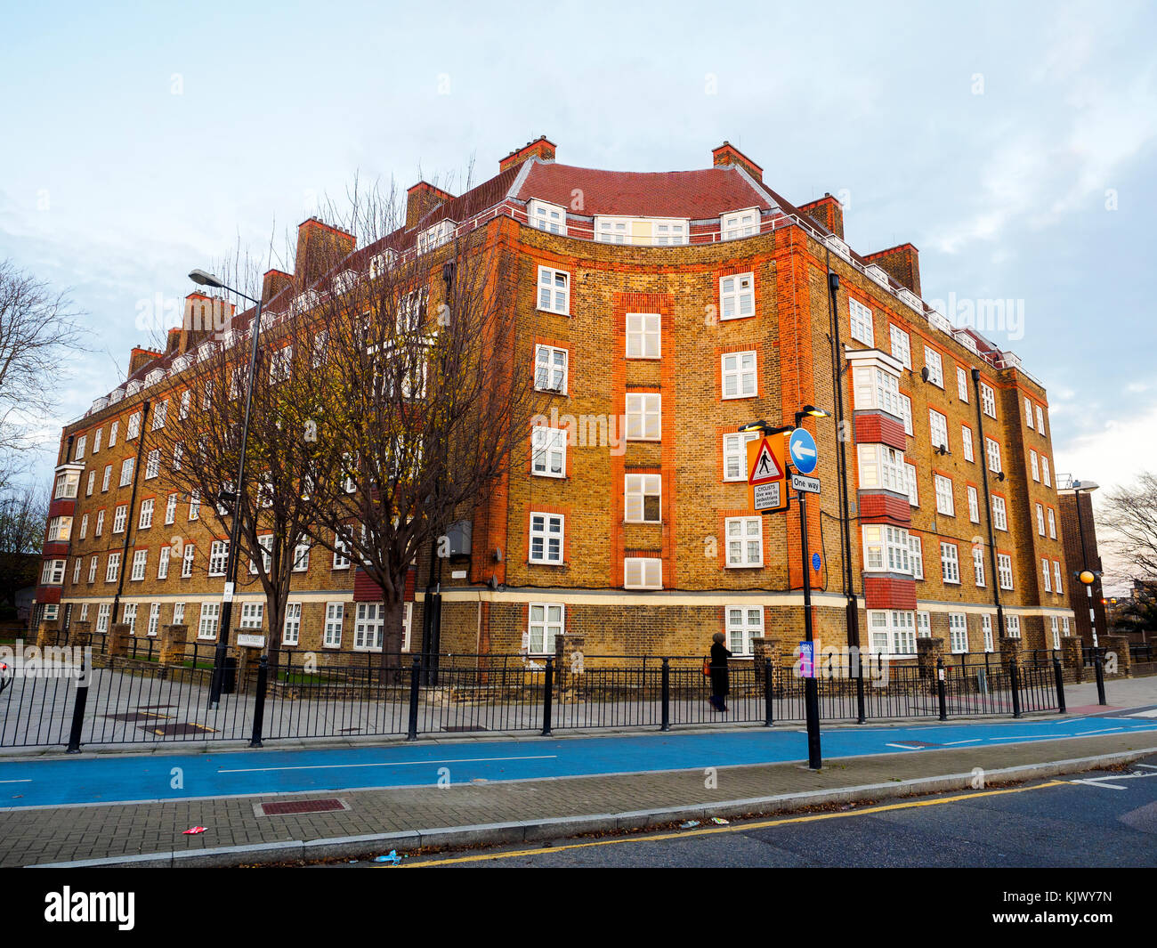 Residential building in Tower Hamlets - London, England Stock Photo - Alamy