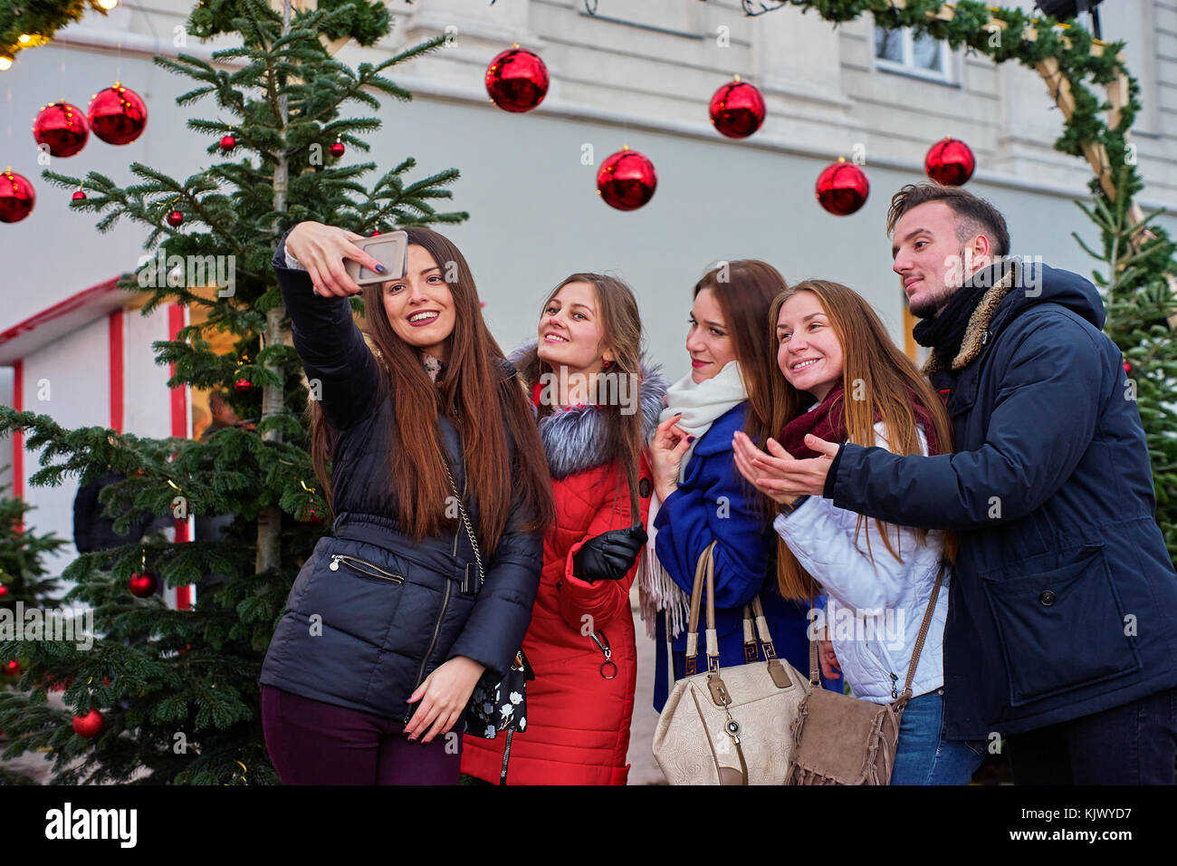 Five young people hi-res stock photography and images - Alamy