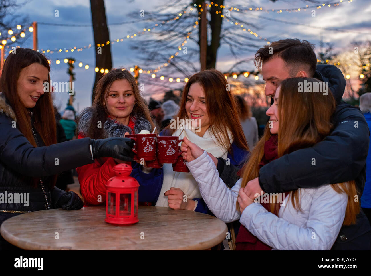 Five young people drinking mulled wine at Christmas market Stock Photo ...