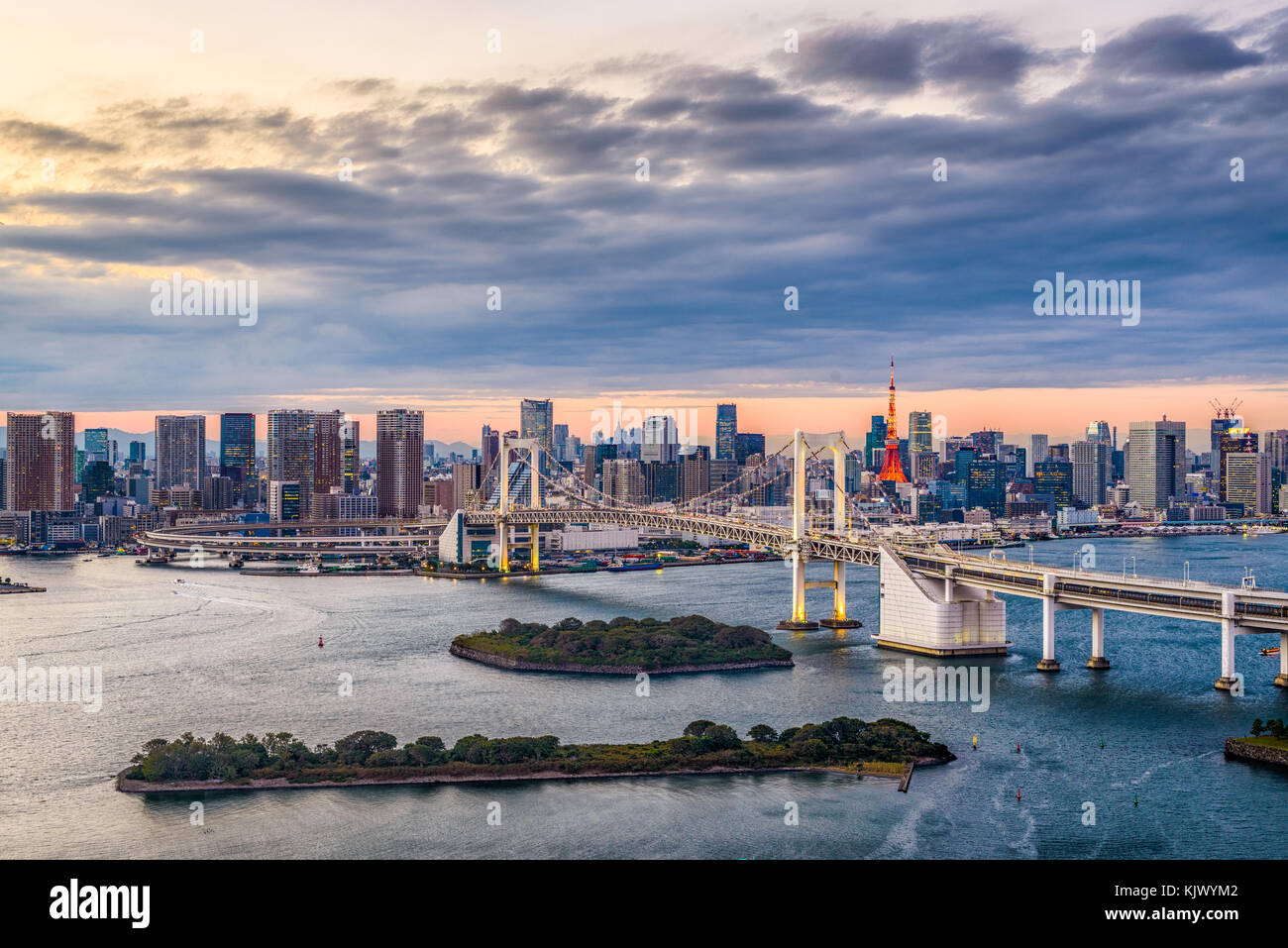 Tokyo cityscape bridge hi-res stock photography and images - Alamy
