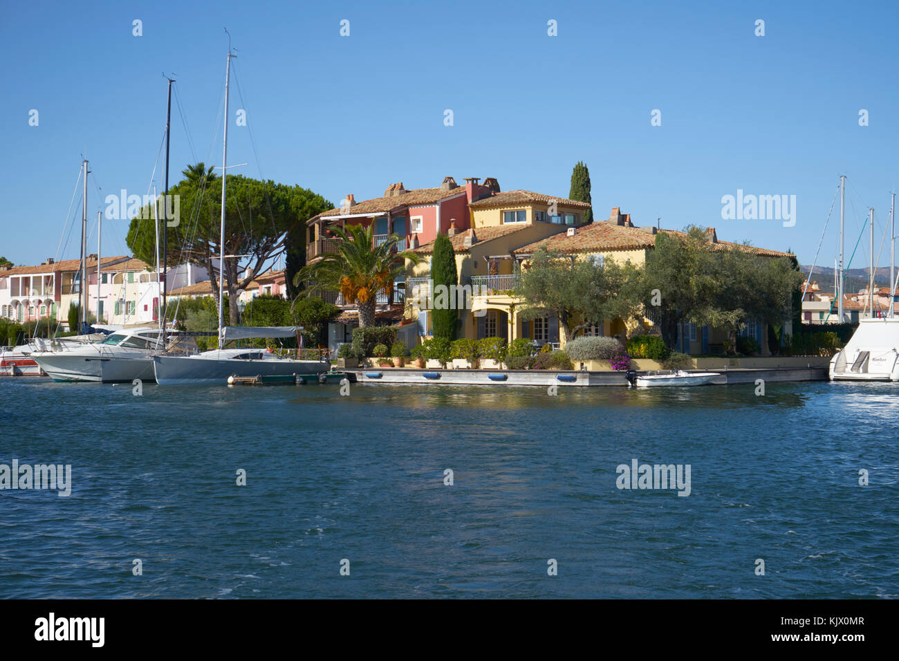 Port Grimaud village and harbour, near St Tropez, Cote d'Azur, Riviera ...