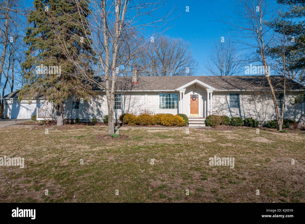 Ranch style home hi-res stock photography and images - Alamy