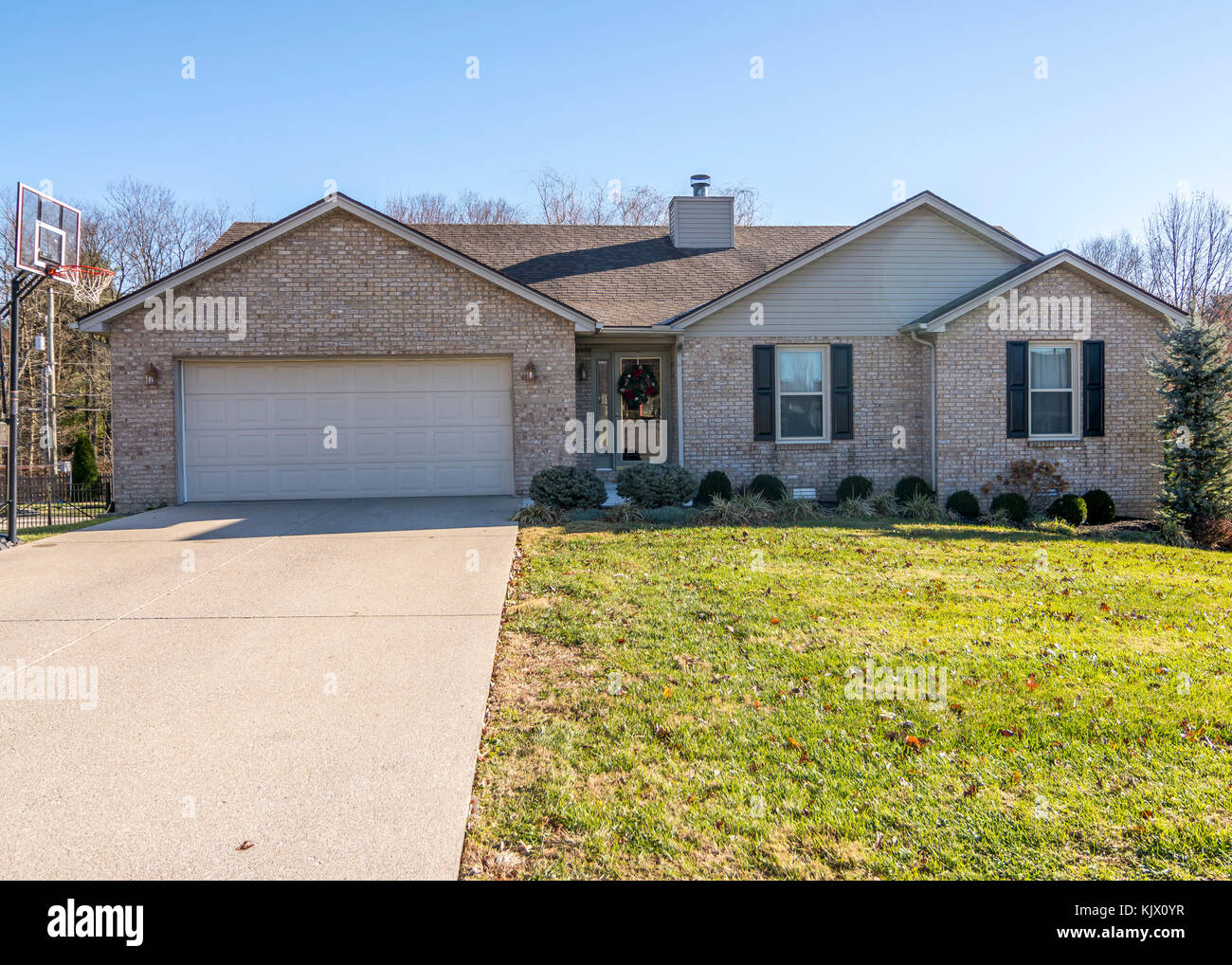 Middle class house hi-res stock photography and images - Alamy