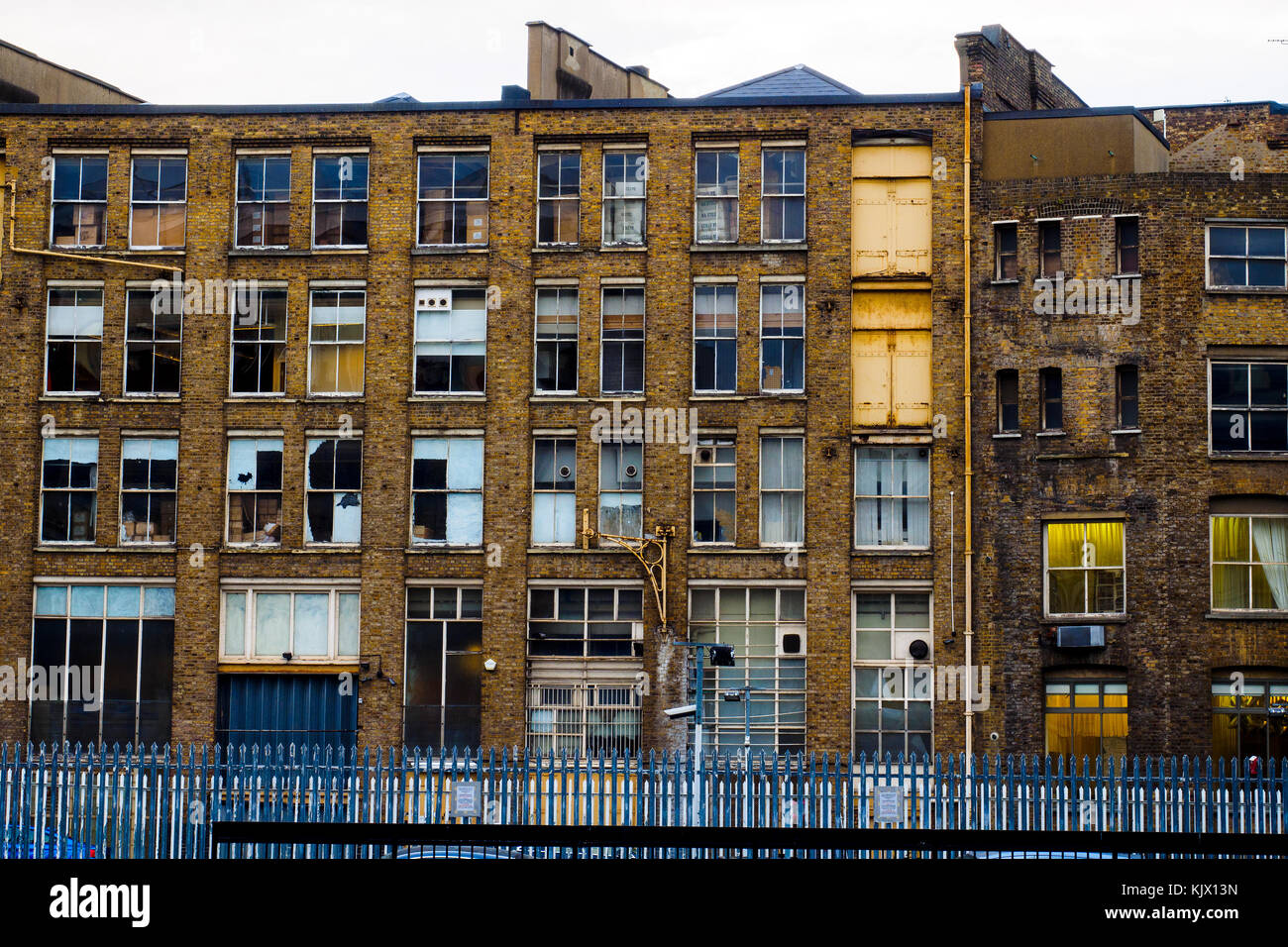 Portal frame building hi-res stock photography and images - Alamy