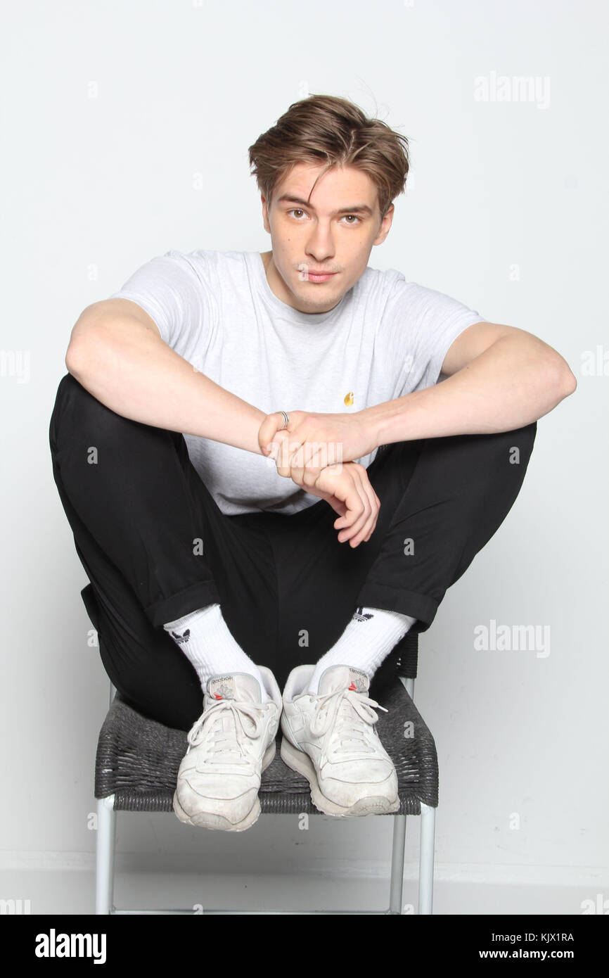 Actors promoting the ARD Tale series Sechs auf einen Streich at Briese ...