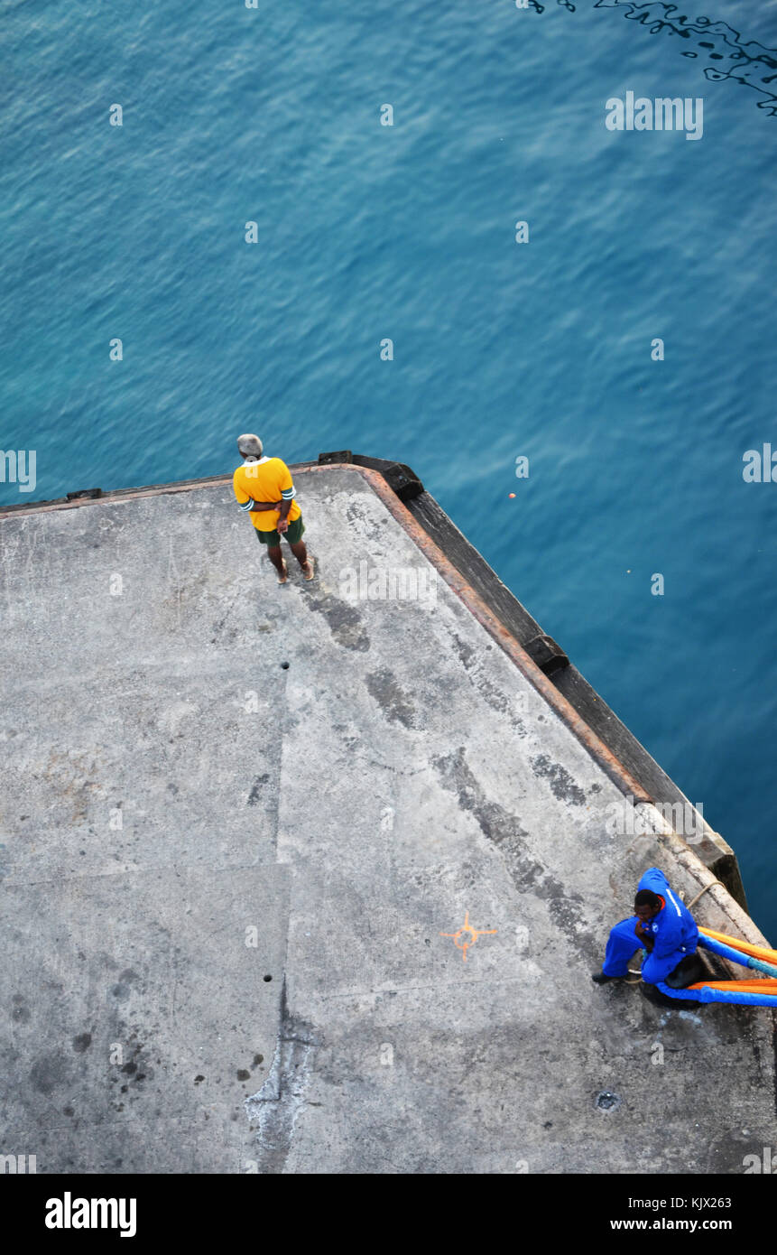 Dock workers hi-res stock photography and images - Alamy
