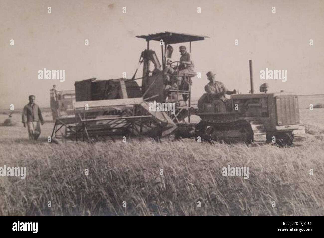 Agricultural machinery combine harvesters hi-res stock photography and ...