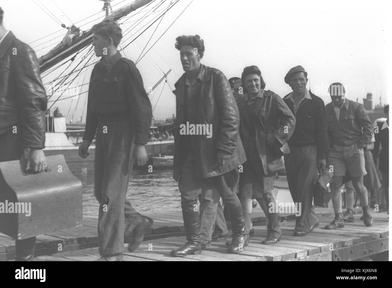Ship arriving port Black and White Stock Photos & Images - Alamy