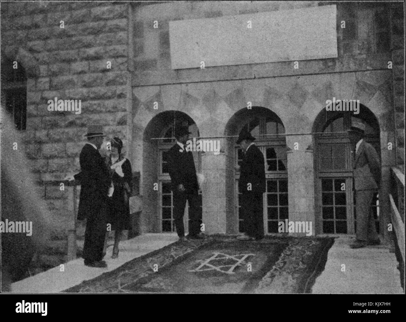 Unveiling art hi-res stock photography and images - Alamy