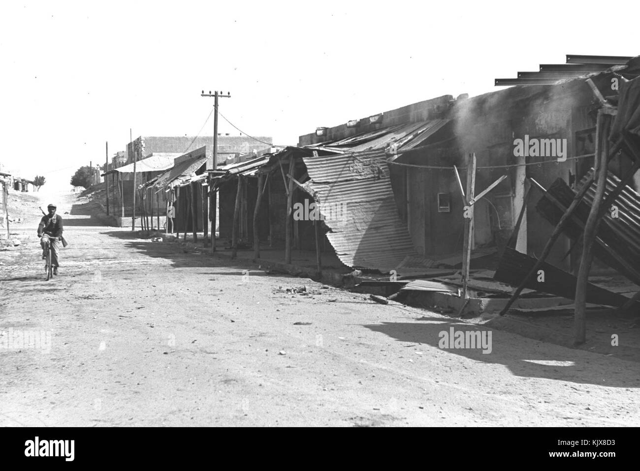 Deserted homes Black and White Stock Photos & Images - Alamy
