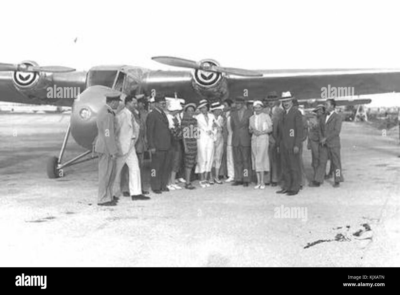 Airplane flight route map Black and White Stock Photos & Images - Alamy