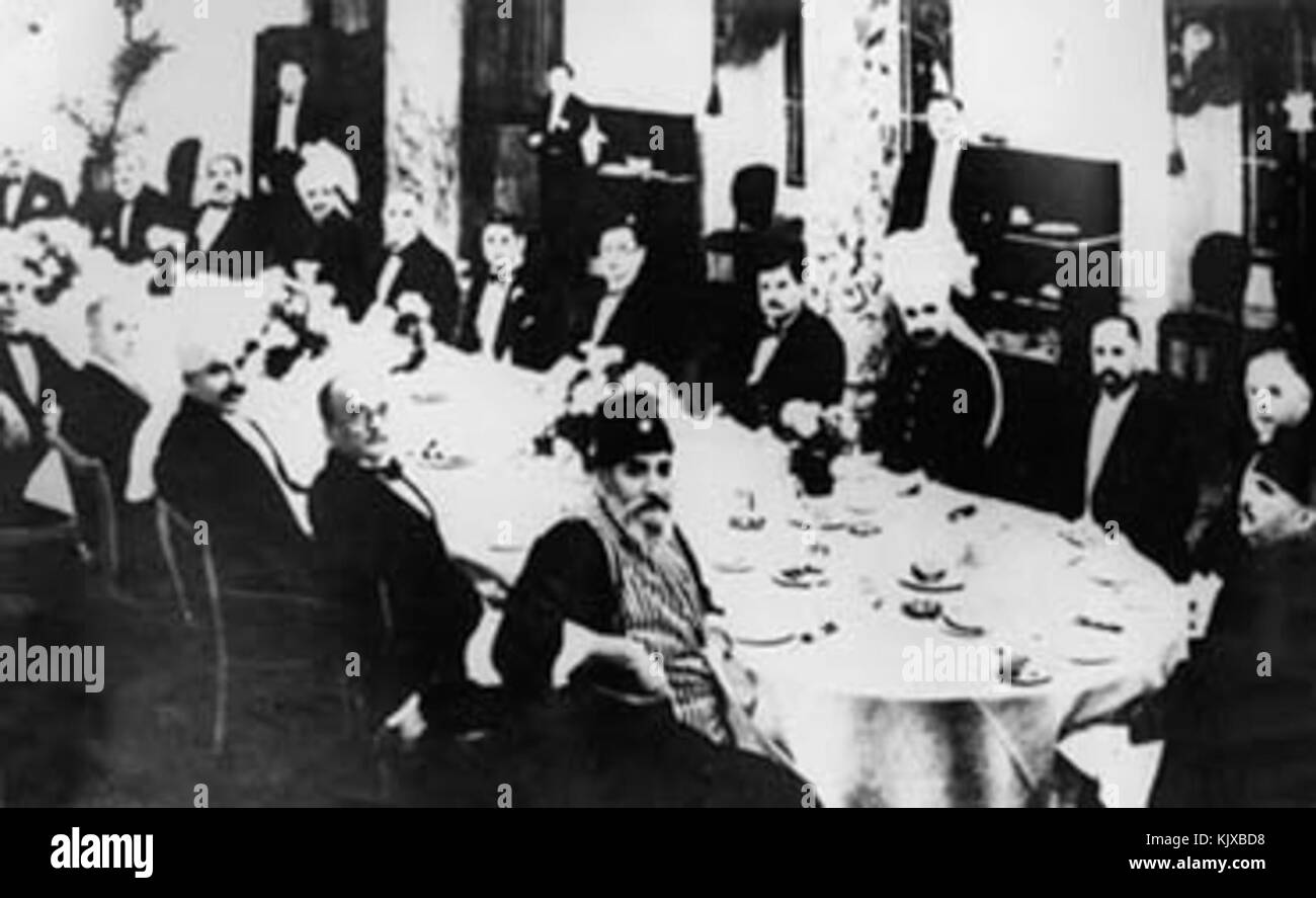 Second round table conference hi-res stock photography and images - Alamy