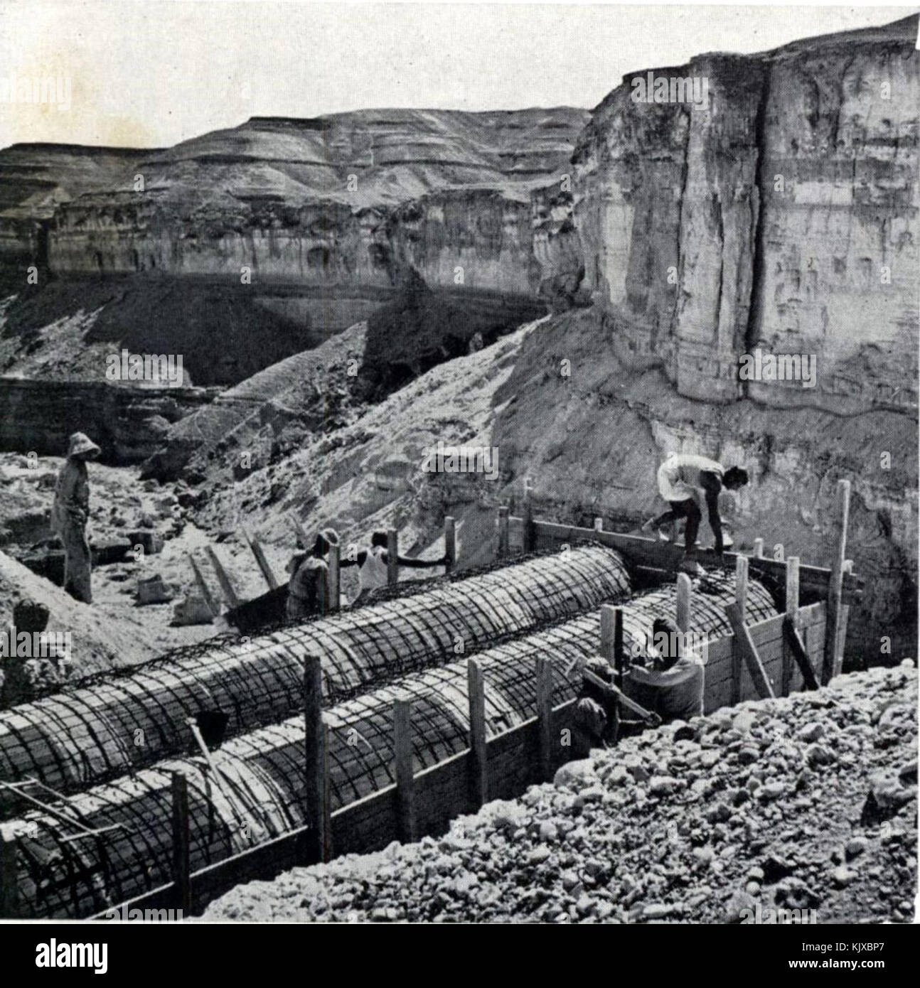 Maats Bridge over Waterfall building Stock Photo - Alamy