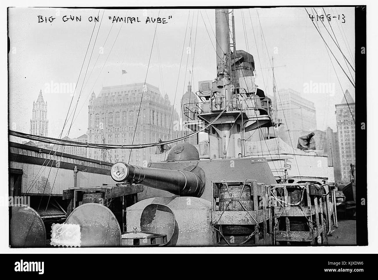 Amiral Aube main gun LOC 24308v Stock Photo - Alamy