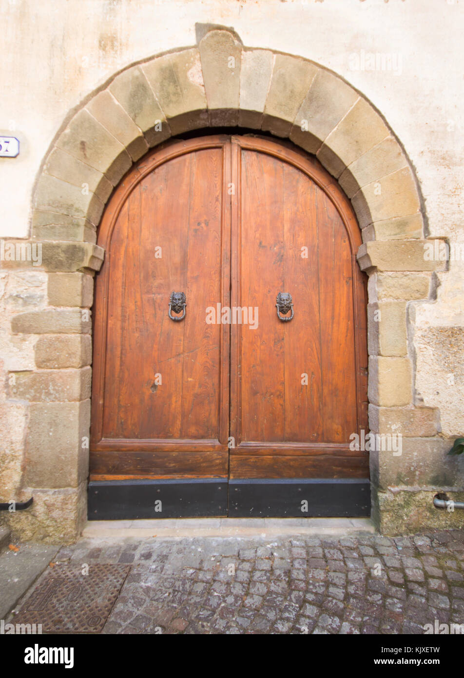 Brown wood old door in the museum in Italy, Wood door europe style ...