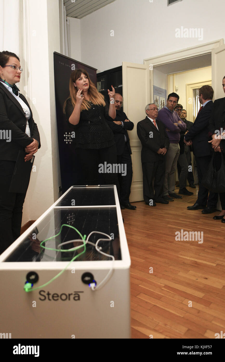 Presentation of the Steora Intelligent Bench, aka "the world's best ...