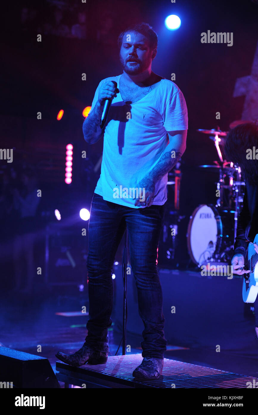 FORT LAUDERDALE, FL - NOVEMBER 21: Danny Worsnop of Asking Alexandria ...