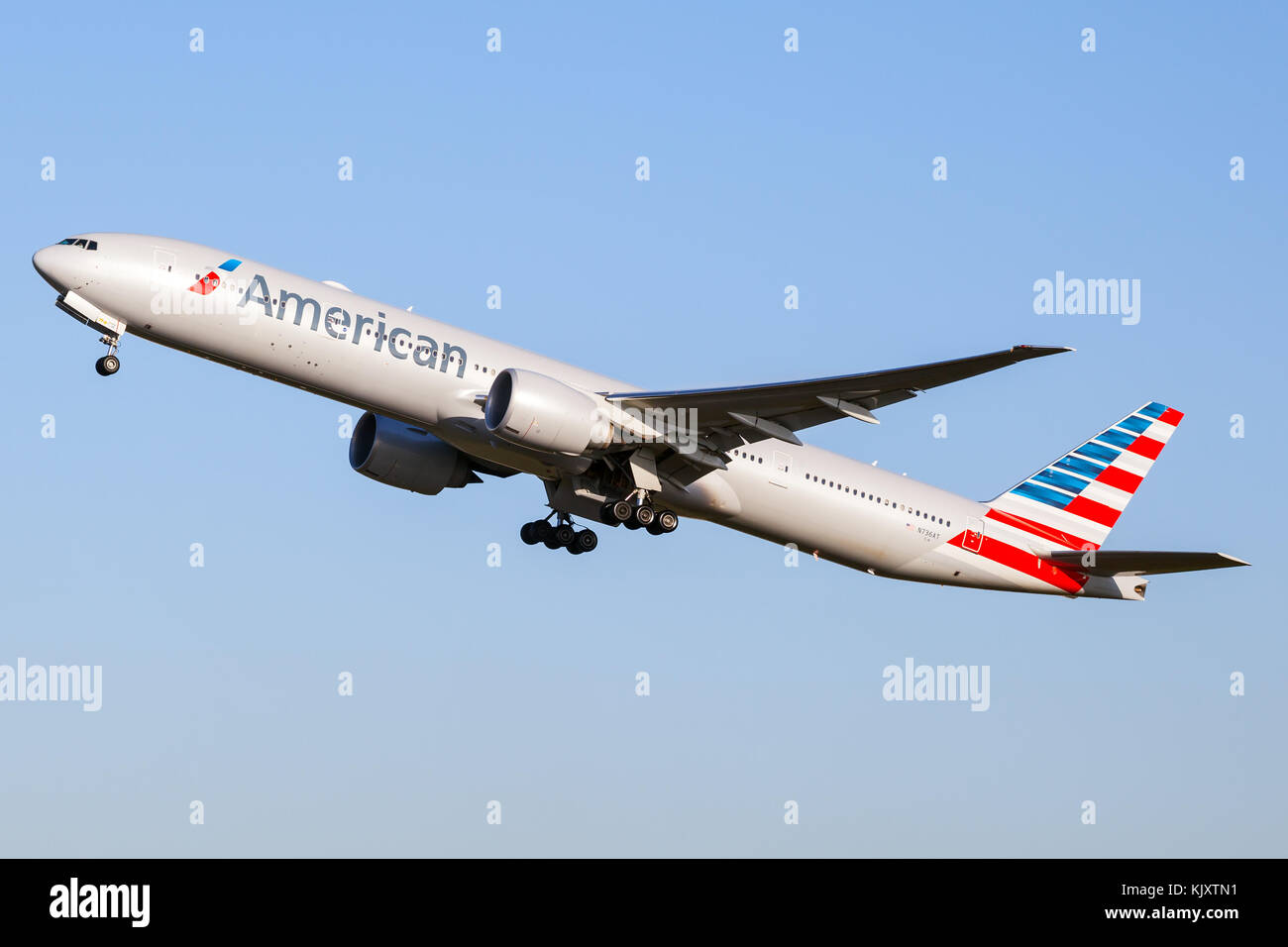 Boeing commercial airplanes hi-res stock photography and images - Alamy