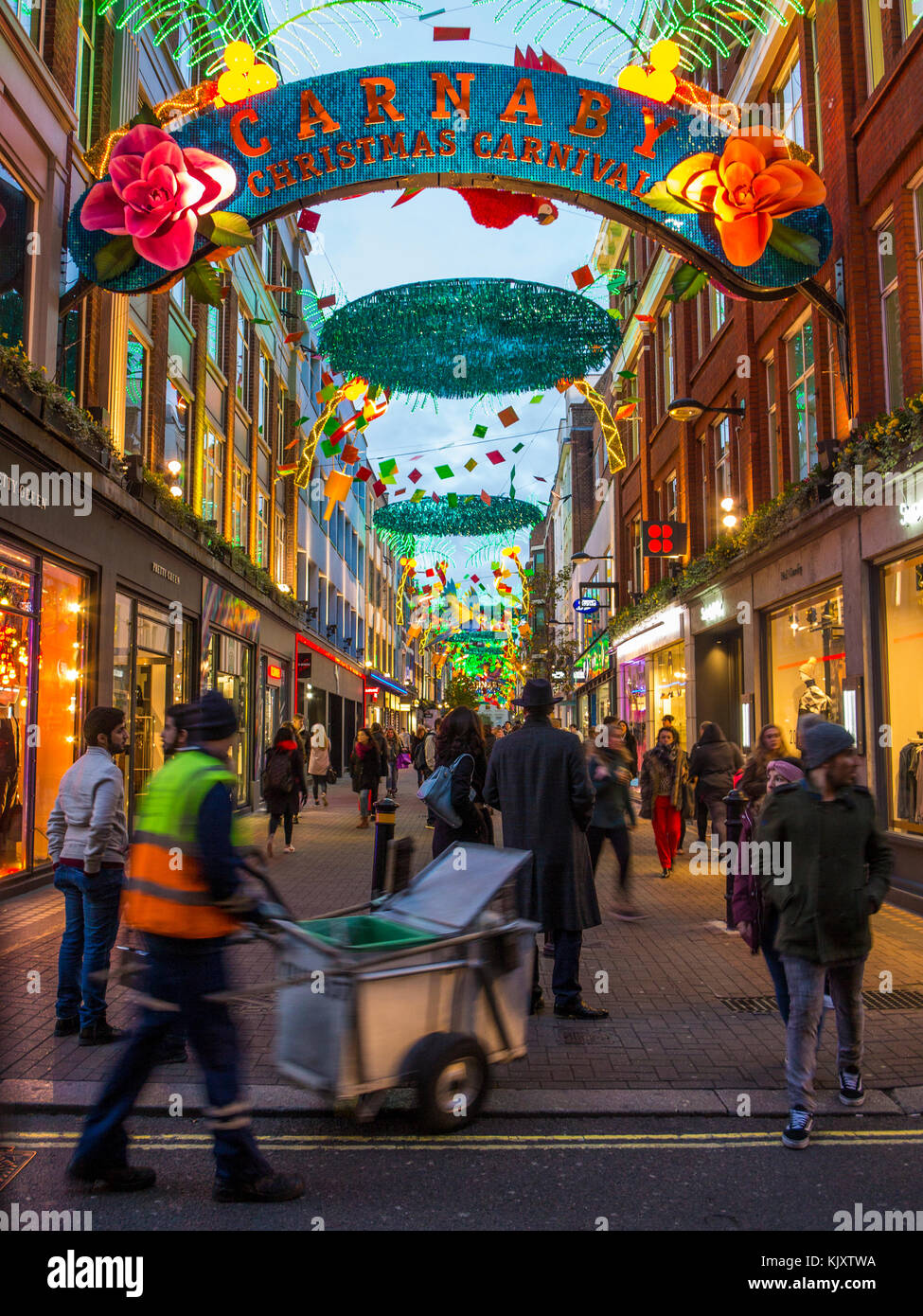 Shoppers in Carnaby Street, Soho in 2017 Stock Photo - Alamy