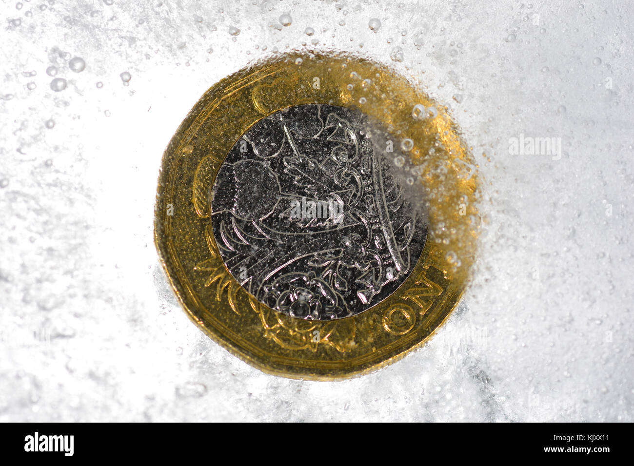 New One Pound coin frozen in ice Stock Photo - Alamy