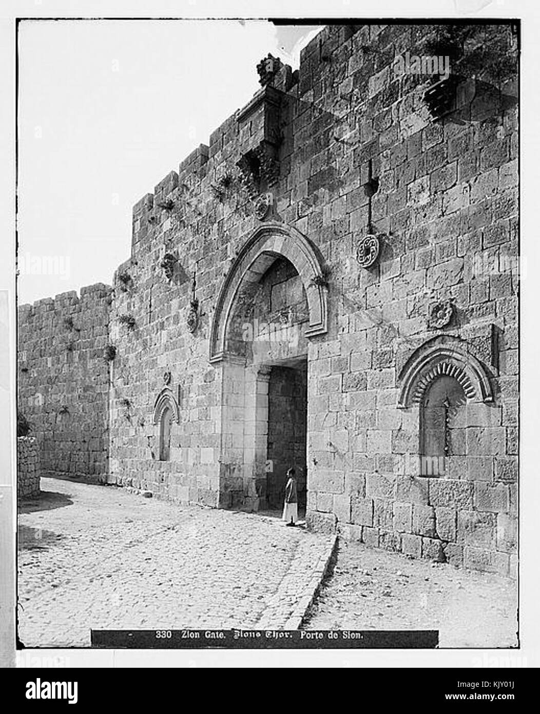 Between 1898 Black and White Stock Photos & Images - Alamy