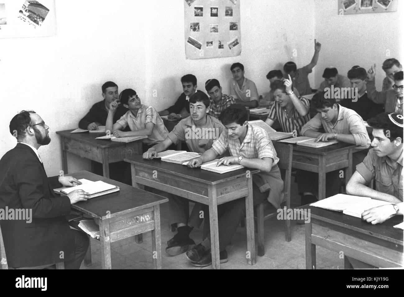 Yeshiva rabbi hi-res stock photography and images - Alamy