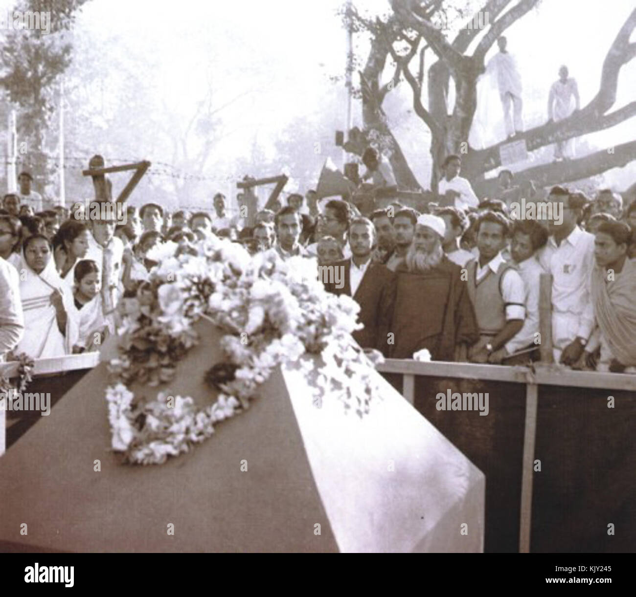 Shaheed minar dhaka hi-res stock photography and images - Alamy