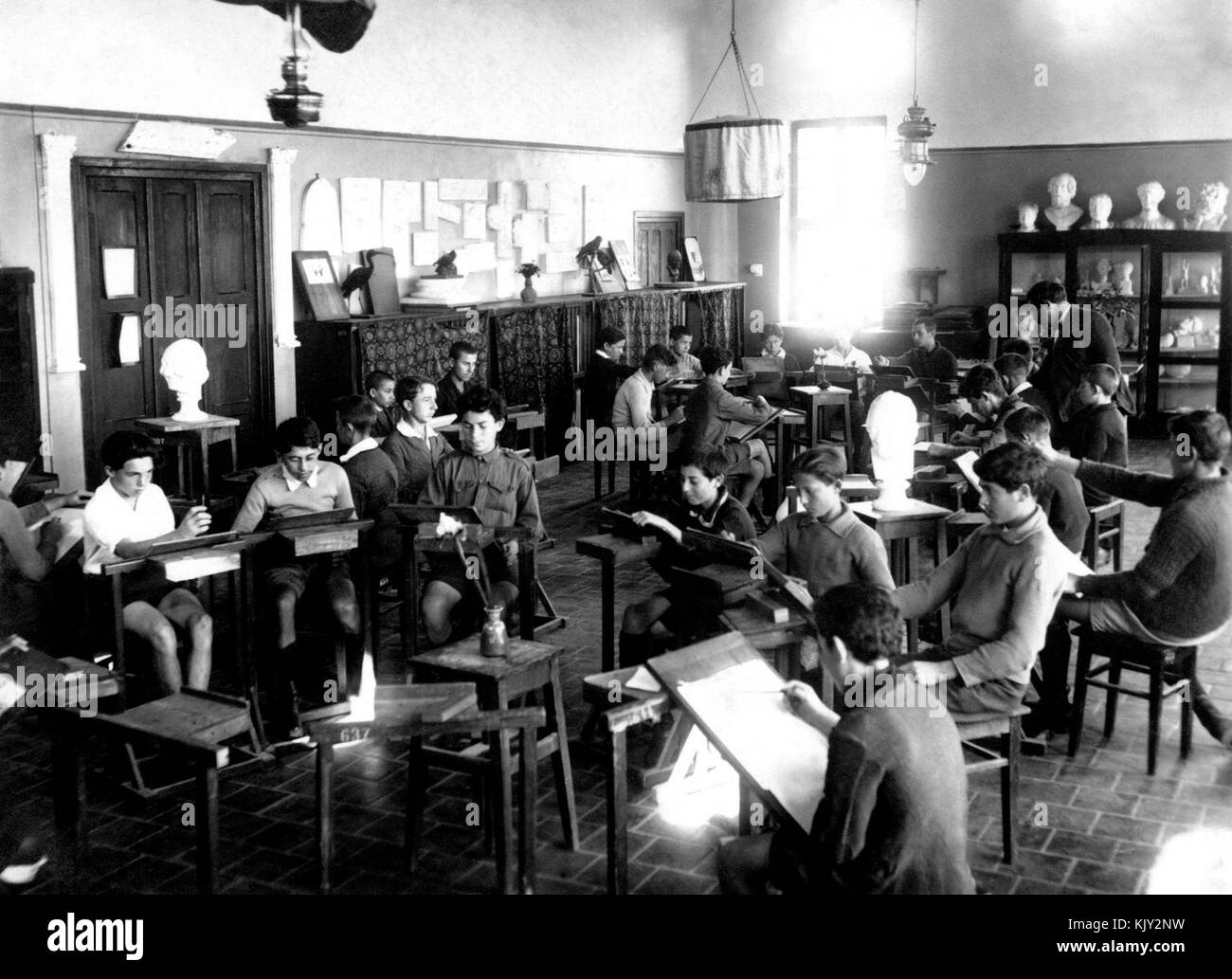 Student drawing classroom Black and White Stock Photos & Images - Alamy