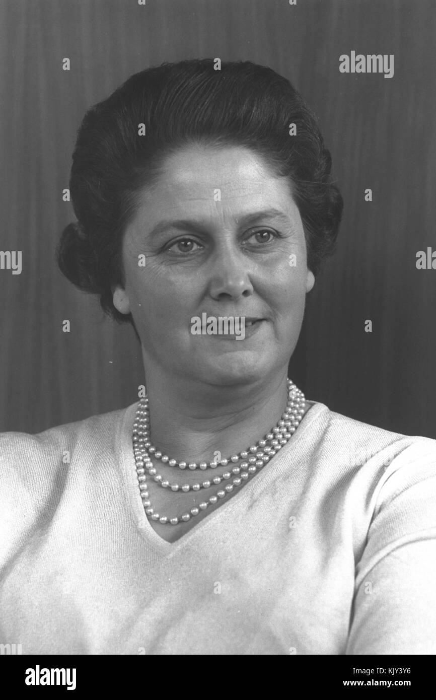 Matilda book cover hi-res stock photography and images - Alamy