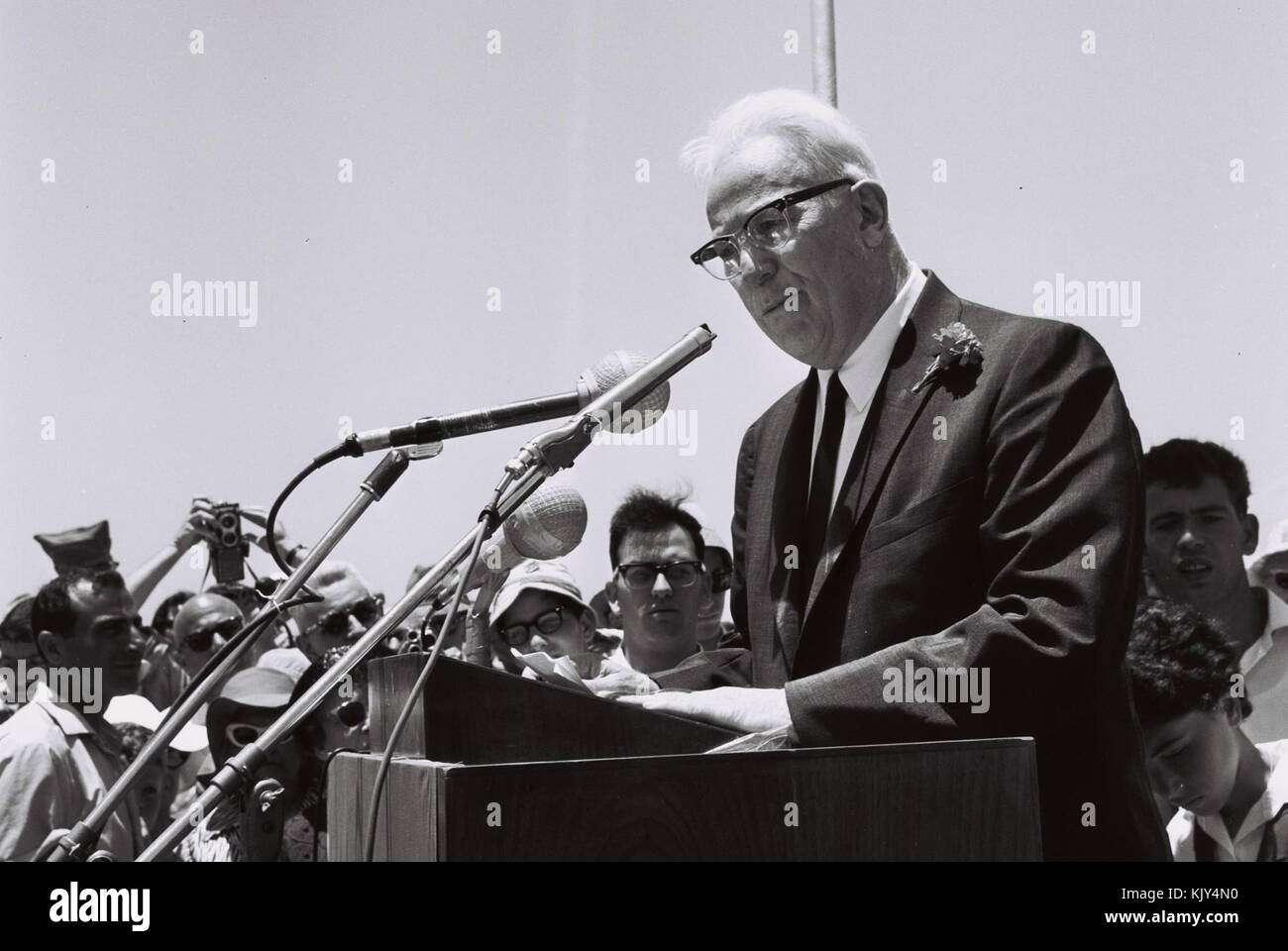 Earl warren hi-res stock photography and images - Alamy