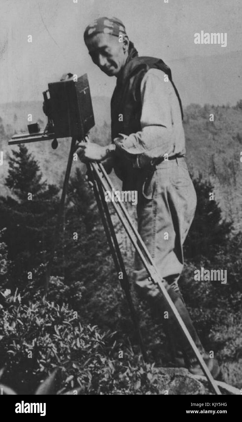 1933 George Masa 800px Stock Photo - Alamy