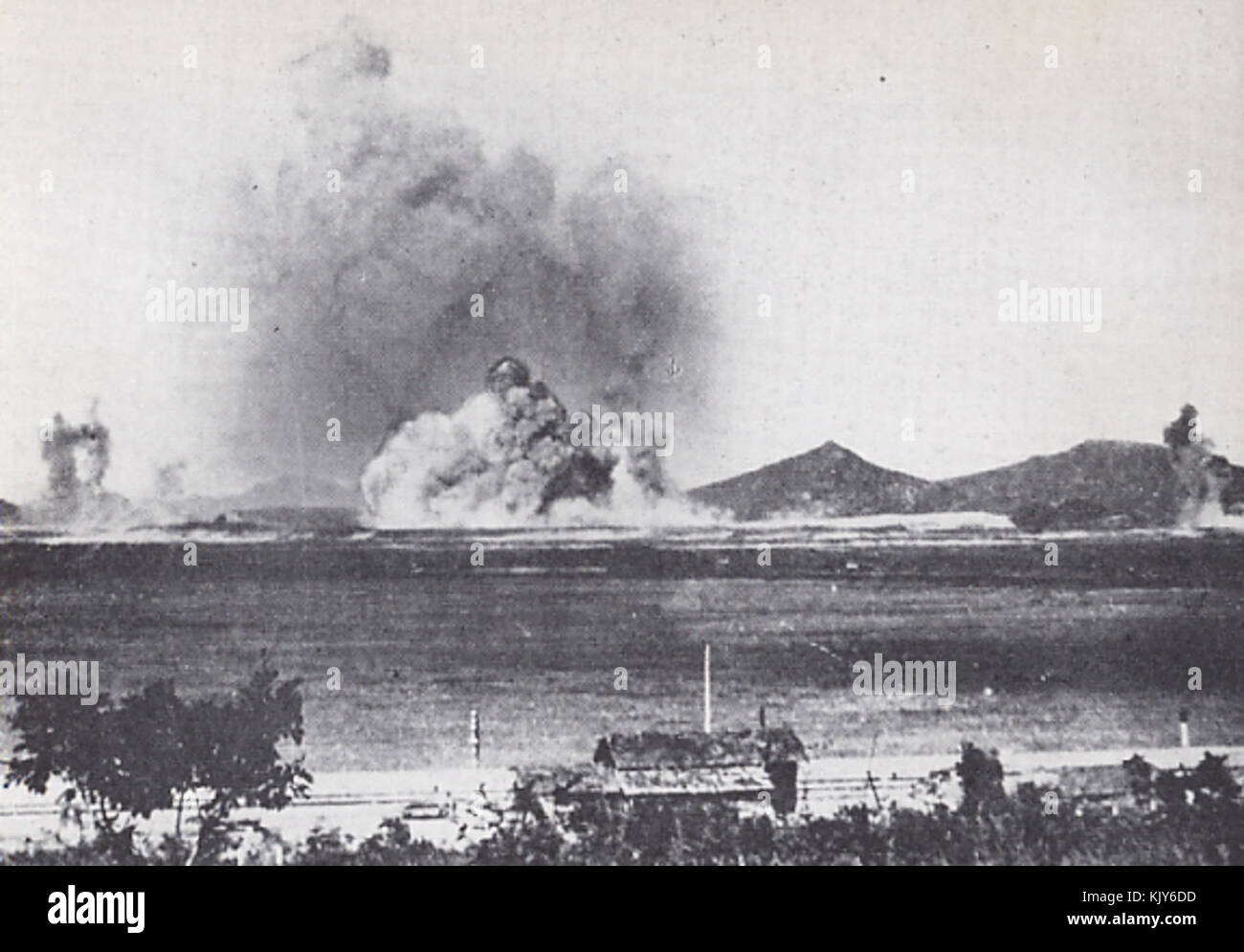 Battle of Lake Khasan Soviet aerial bombardment against Zaozernaya Hill ...