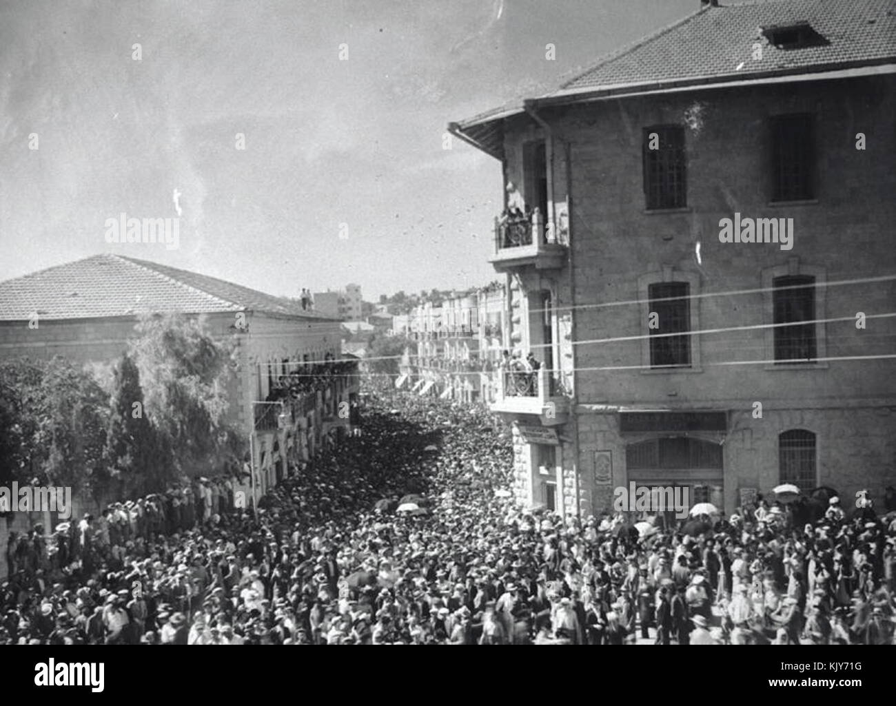 Funeral of chief rabbi A. I. Kook, Jerusalem 1935 Stock Photo - Alamy