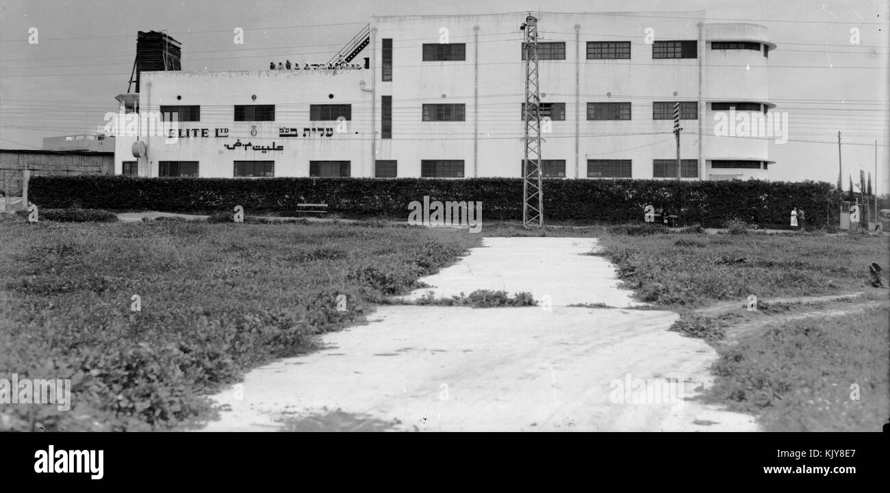 Old elite Black and White Stock Photos & Images - Alamy