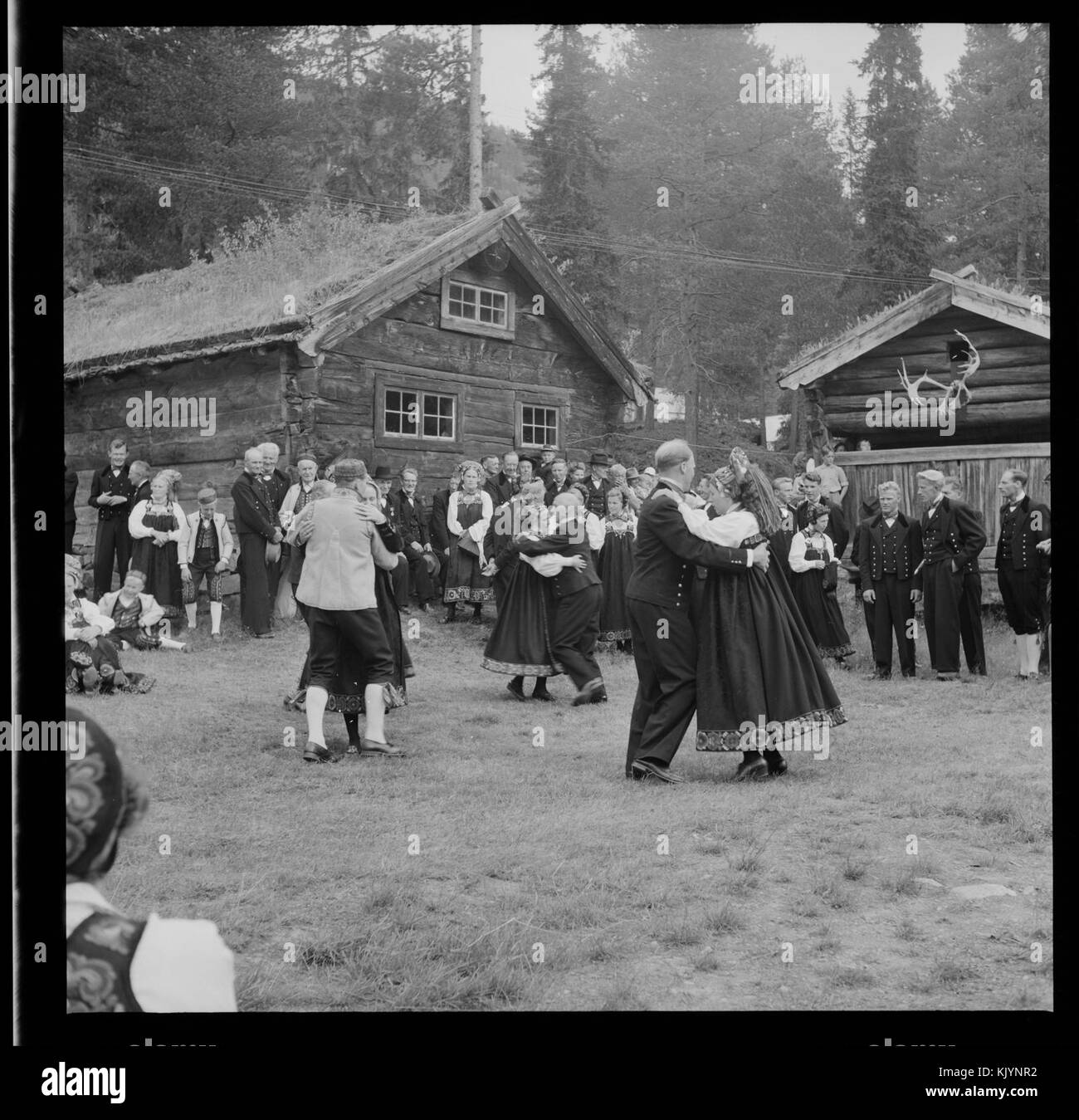 Folkedrakter hi-res stock photography and images - Alamy