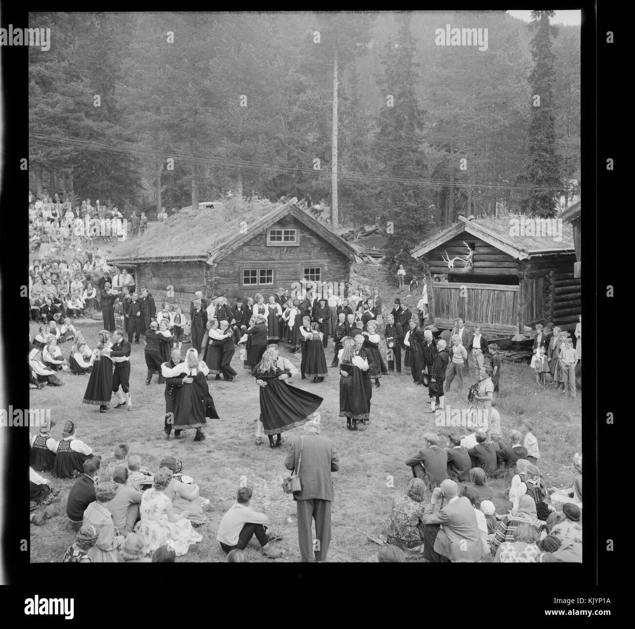 Folkedans no nb digifoto 20150218 00198 NB MIT FNR 19192 Stock Photo ...