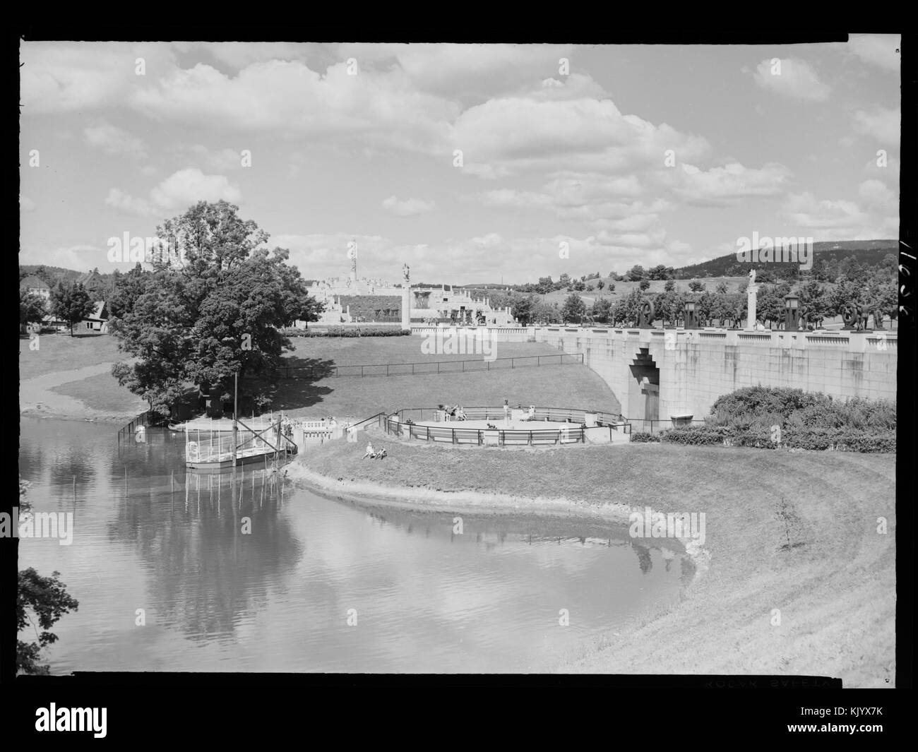 Vigeland sculpture park vigelandsparken Black and White Stock Photos ...