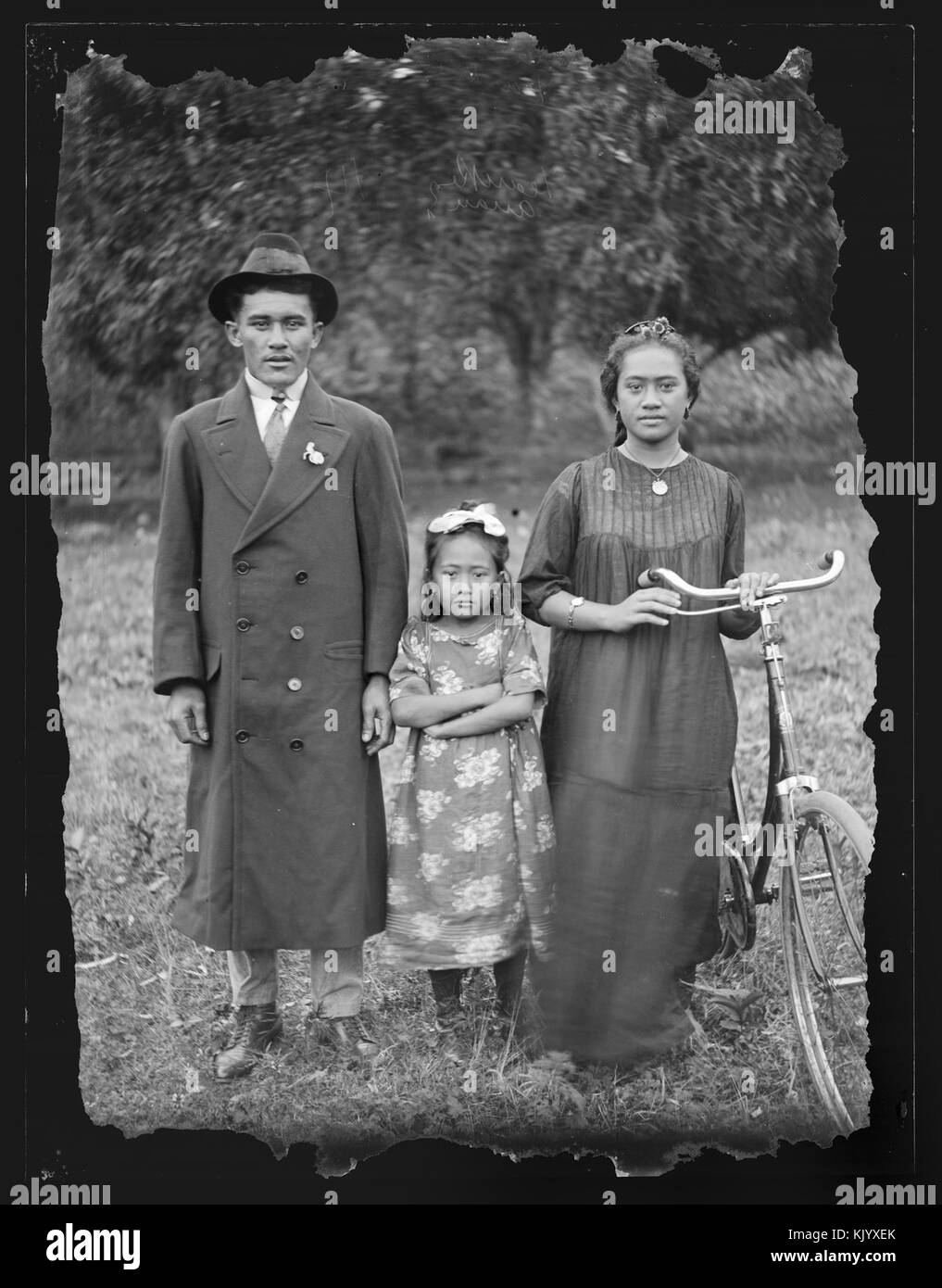Polynesian family traditional hi-res stock photography and images - Alamy