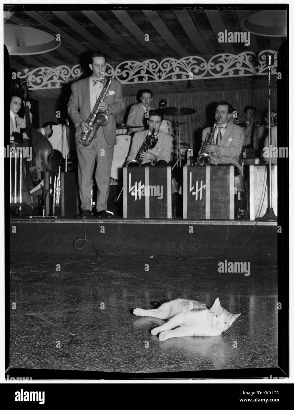 (Portrait of Sam Donahue and Hep, Aquarium, New York, N.Y., ca. Dec ...