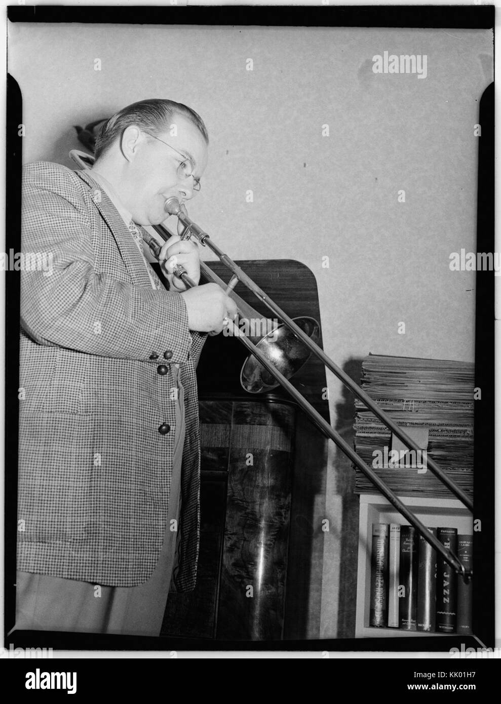 (Portrait of Marty Emerson, between 1938 and 1948) (LOC) (5268913983 ...