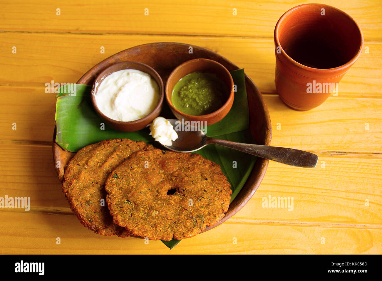 Thalipeeth hi-res stock photography and images - Alamy