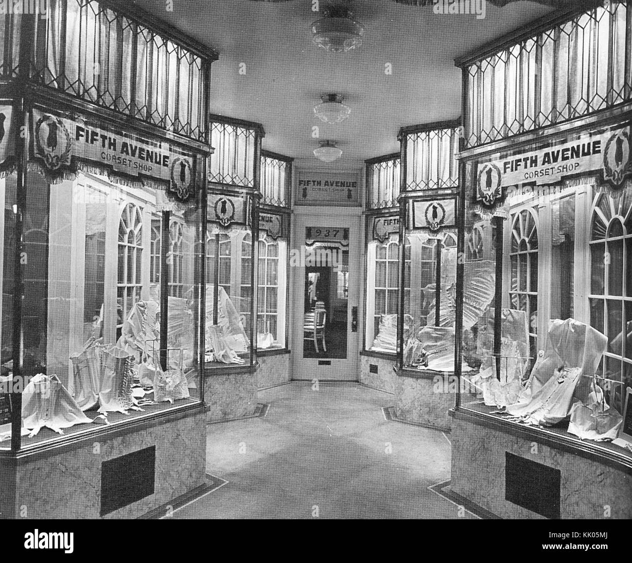 York city shop Black and White Stock Photos & Images - Alamy