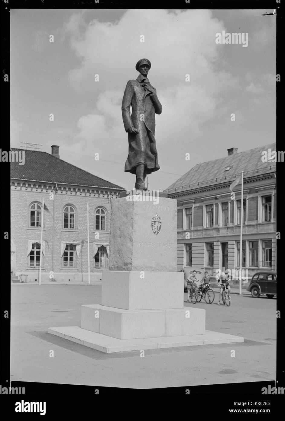 King haakon vii statue hi-res stock photography and images - Alamy