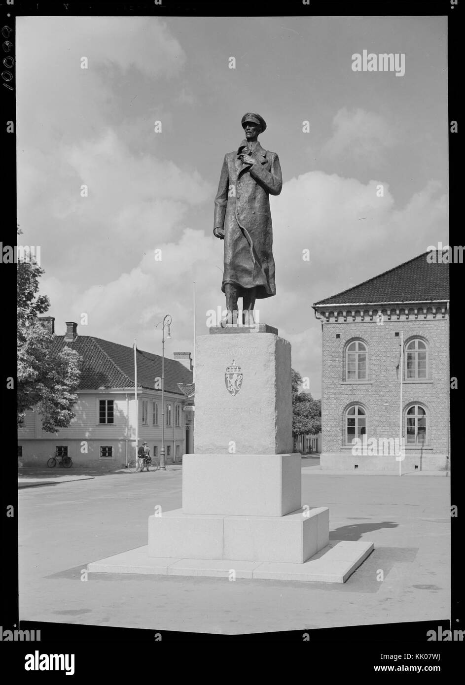 King haakon vii statue hi-res stock photography and images - Alamy