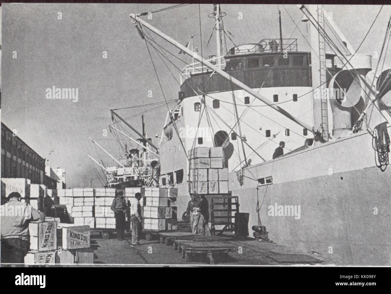 Fruit ships hi-res stock photography and images - Alamy